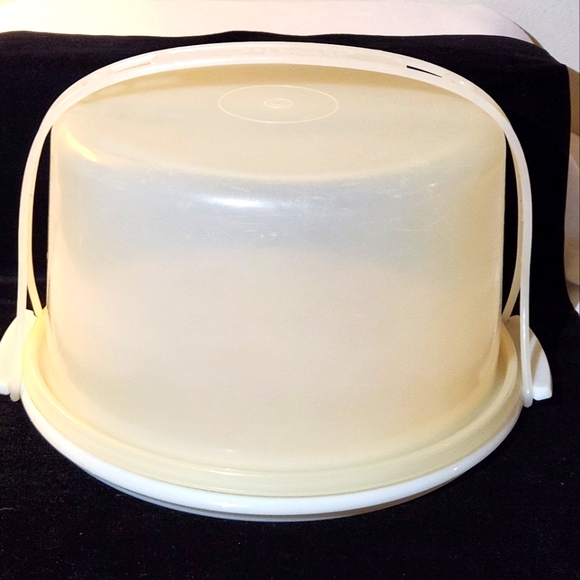 Tupperware | Kitchen | Vintage White Tupperware Cake Taker With Lid And ...